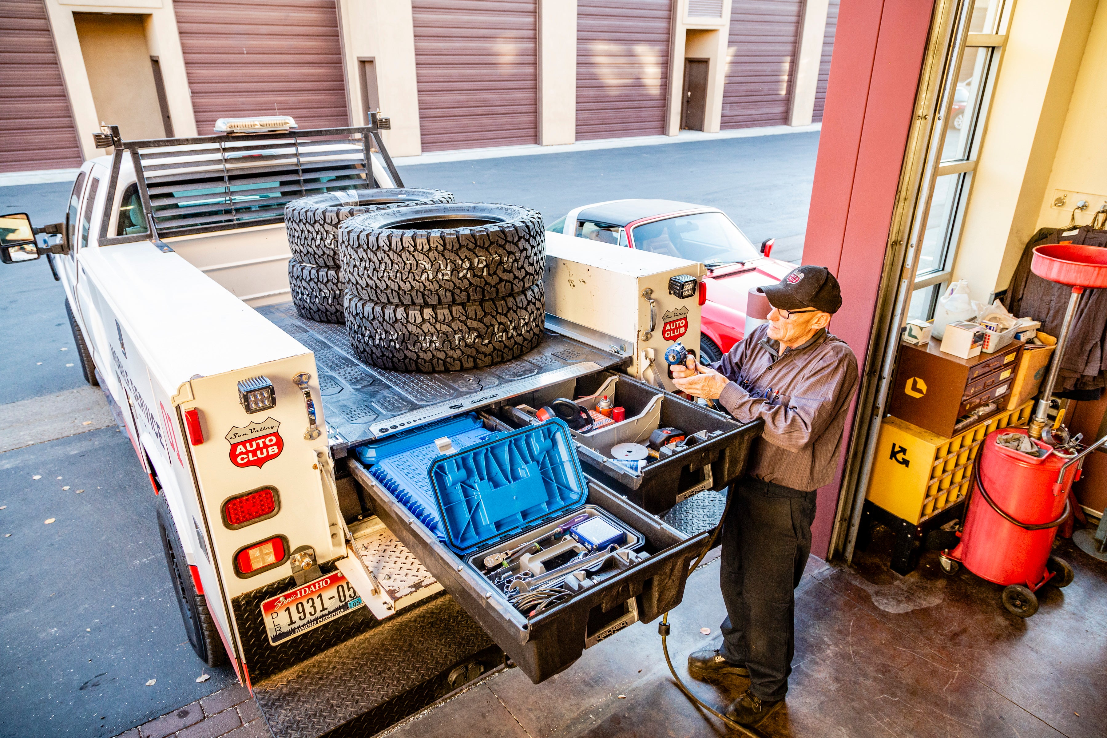 DECKED® Service Body Bed Tool Box and Bed Organizer | DECKED